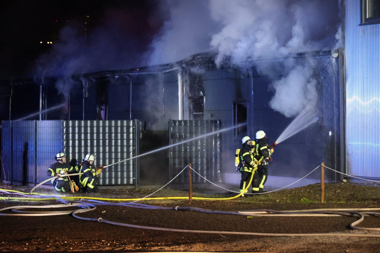 Großbrand zerstört Fitnessstudio in Neunkirchen - Schaden in Millionenhöhe